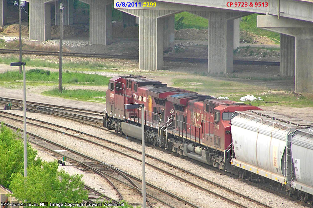 CP 9723 + 9513 wait for a signal for 299